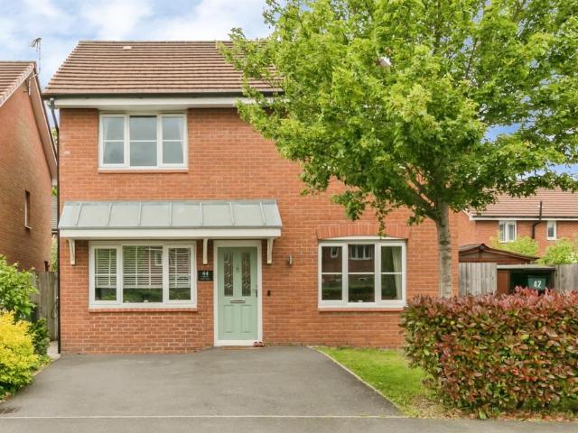 4 bedroom detached house for sale