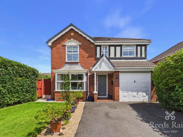 4 bedroom detached house for sale