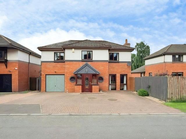 4 bedroom detached house for sale