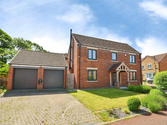 4 bedroom detached house for sale