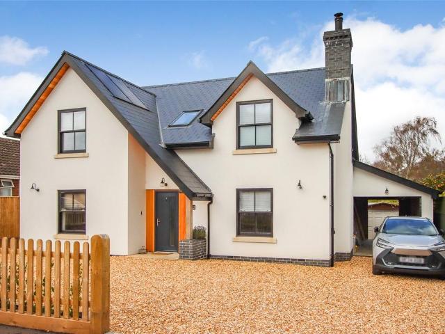 4 bedroom detached house for sale