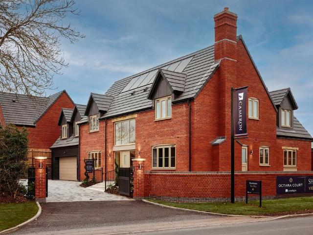 4 bedroom detached house for sale
