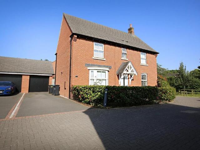 4 bedroom detached house for sale