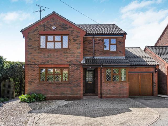 4 bedroom detached house for sale