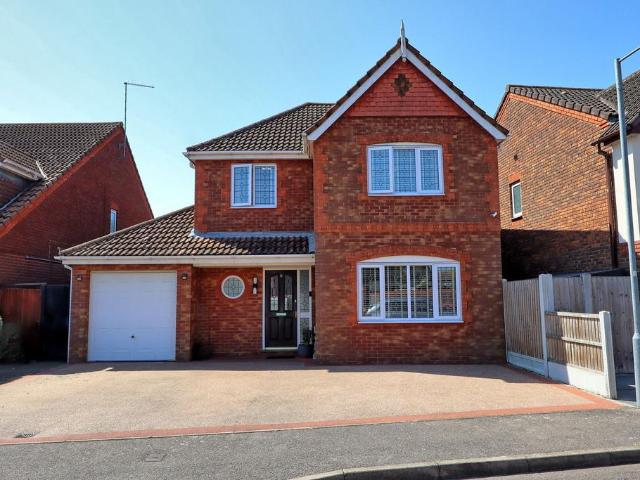 4 bedroom detached house for sale