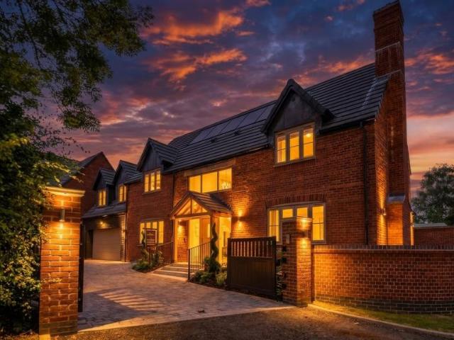 4 bedroom detached house for sale