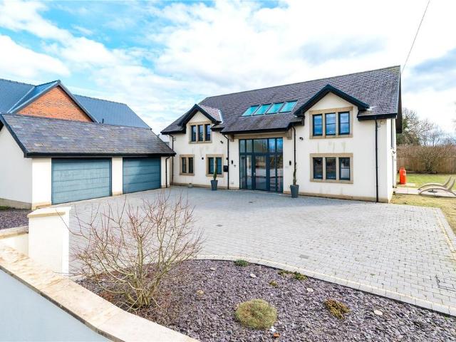 4 bedroom detached house for sale