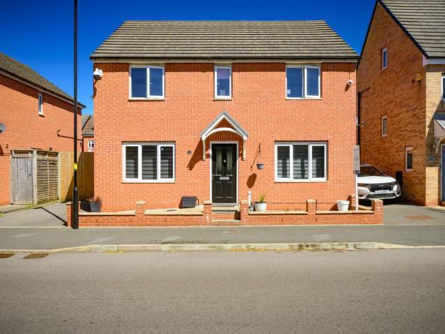 4 bedroom detached house for sale