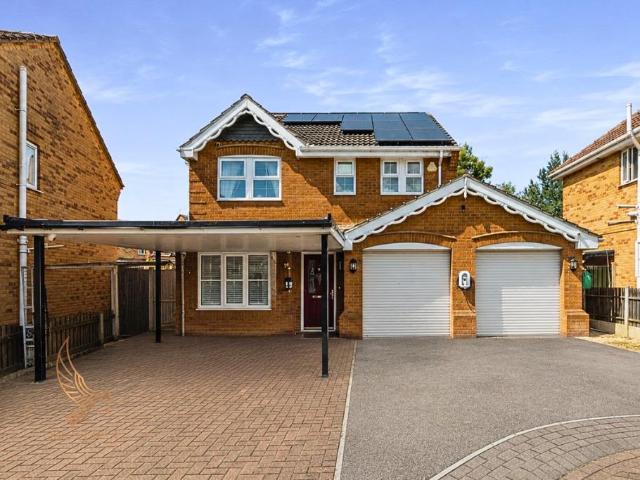 4 bedroom detached house for sale