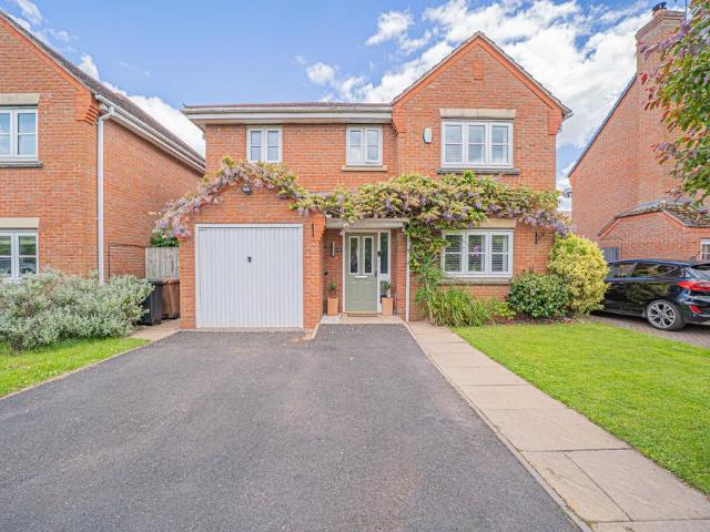 4 bedroom detached house for sale