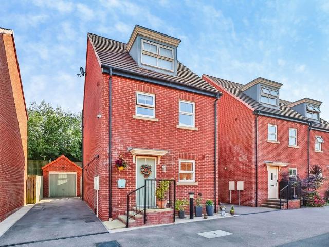 4 bedroom detached house for sale