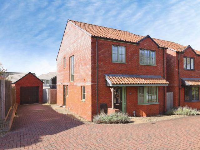 4 bedroom detached house for sale