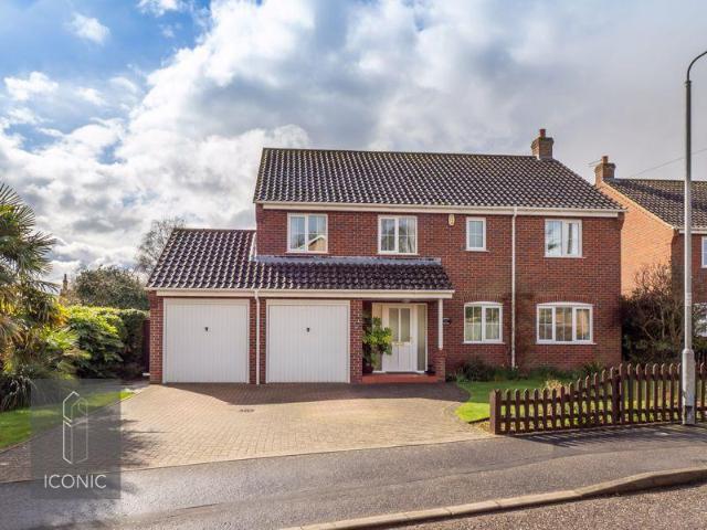 4 bedroom detached house for sale