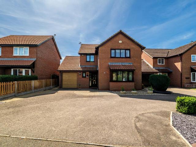 4 bedroom detached house for sale
