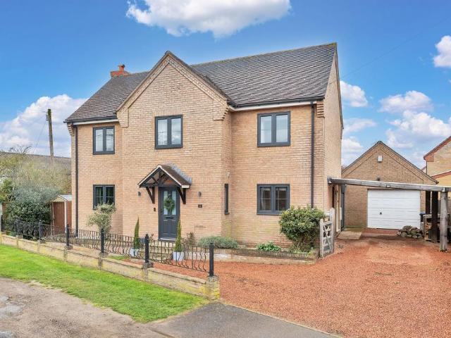 4 bedroom detached house for sale