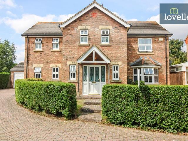 4 bedroom detached house for sale