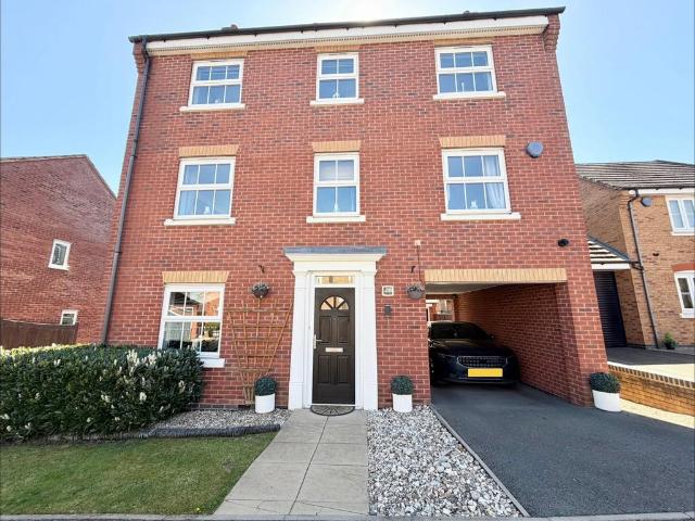 4 bedroom detached house for sale