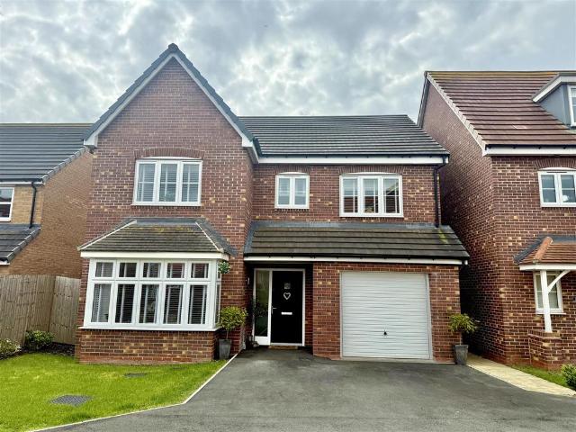 4 bedroom detached house for sale