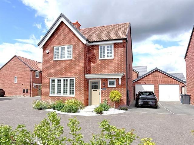 4 bedroom detached house for sale