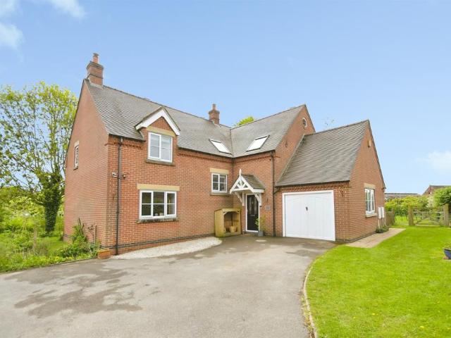 4 bedroom detached house for sale
