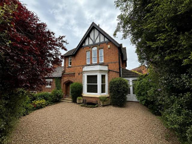 4 bedroom semi detached house for sale