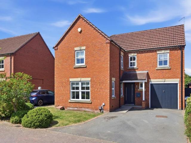 4 bedroom detached house for sale
