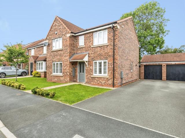 4 bedroom detached house for sale