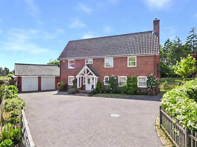 4 bedroom detached house for sale
