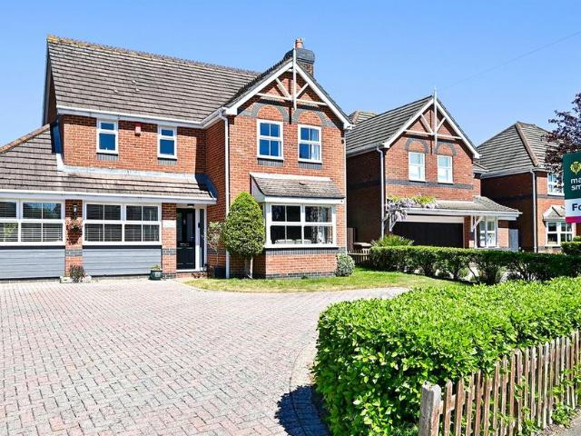 4 bedroom detached house for sale