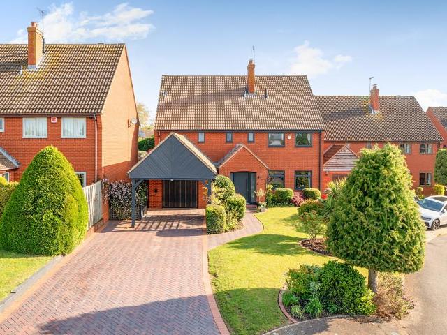 4 bedroom detached house for sale