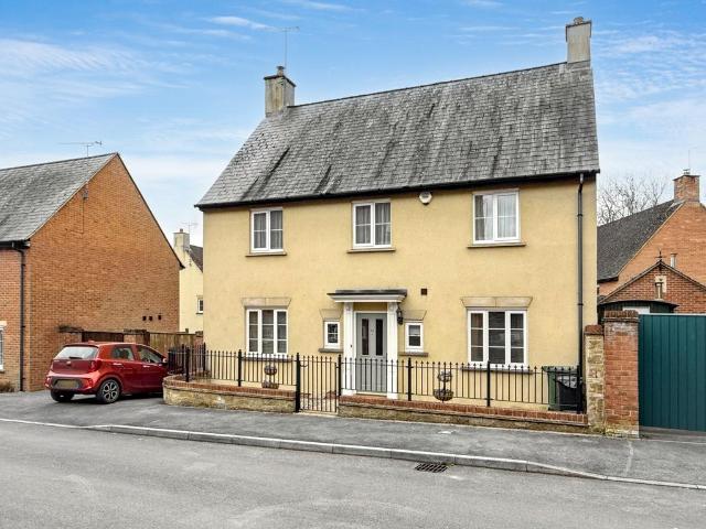 4 bedroom detached house for sale