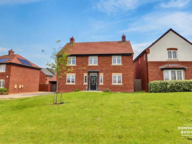 4 bedroom detached house for sale