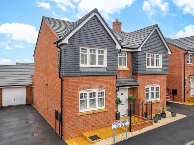 4 bedroom detached house for sale