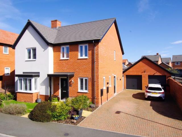 4 bedroom detached house for sale