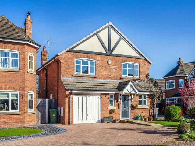 4 bedroom detached house for sale