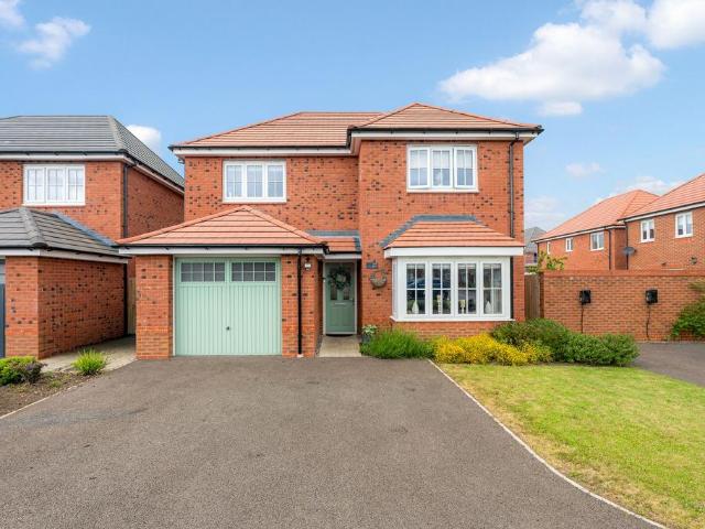 4 bedroom detached house for sale