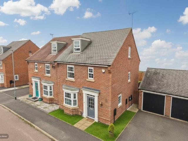 4 bedroom detached house for sale