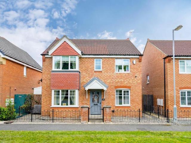 4 bedroom detached house for sale