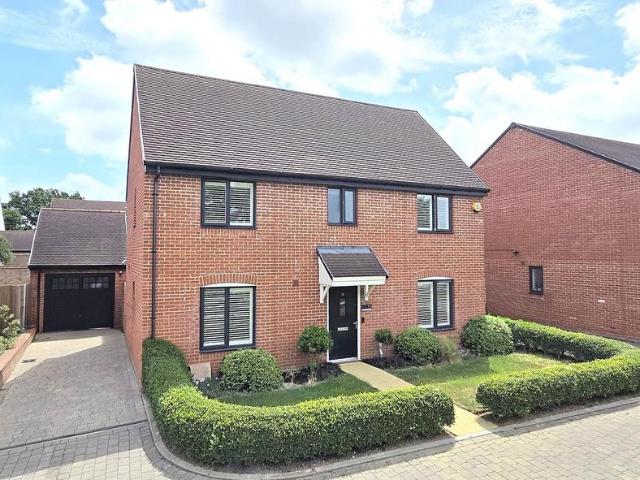 4 bedroom detached house for sale