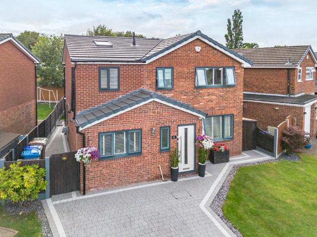 4 bedroom detached house for sale