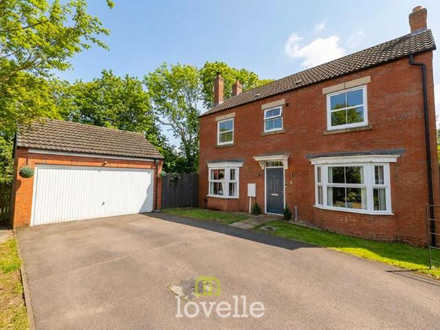 4 bedroom detached house for sale