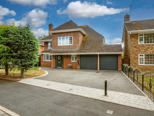 4 bedroom detached house for sale