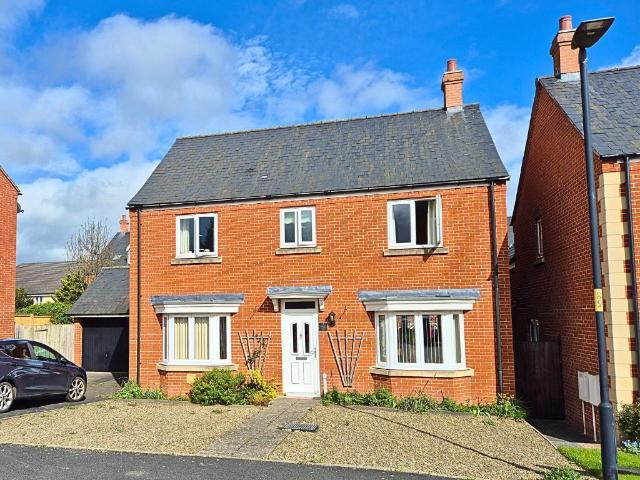 4 bedroom detached house for sale
