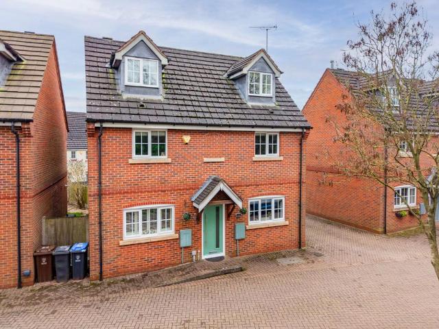 4 bedroom detached house for sale