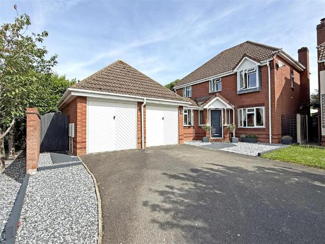 4 bedroom detached house for sale