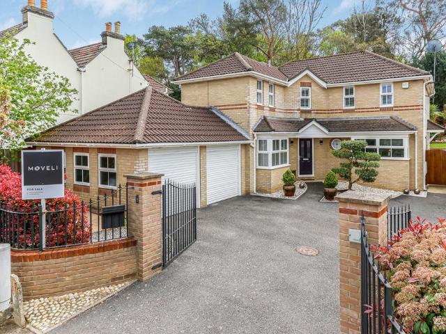 4 bedroom detached house for sale