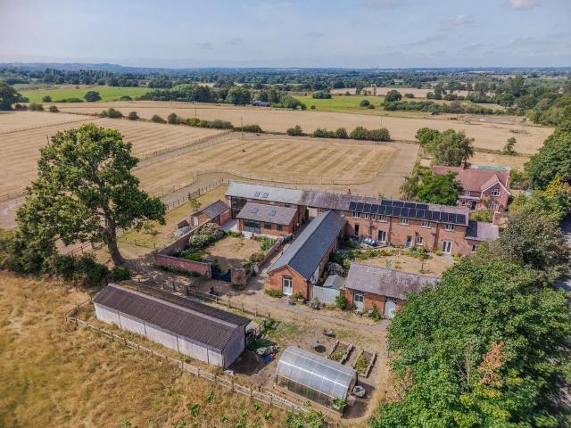 6 bedroom detached house for sale