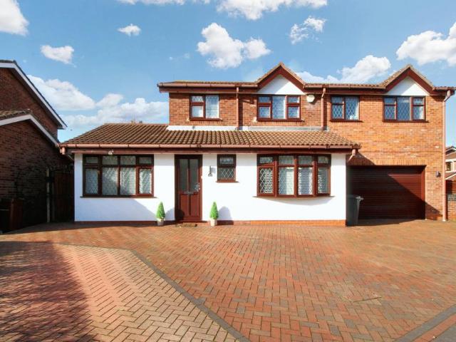 4 bedroom detached house for sale