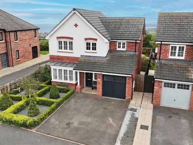 4 bedroom detached house for sale