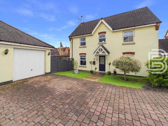 4 bedroom detached house for sale